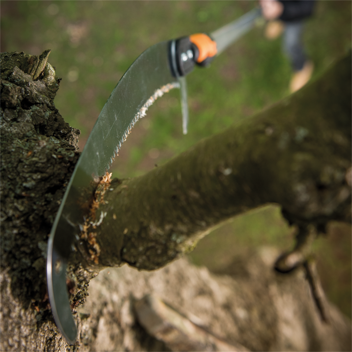 Fiskars QuickFit Telescopic 2.2-4.5m Palm Saw Tree Pruner Saw and Pole ...
